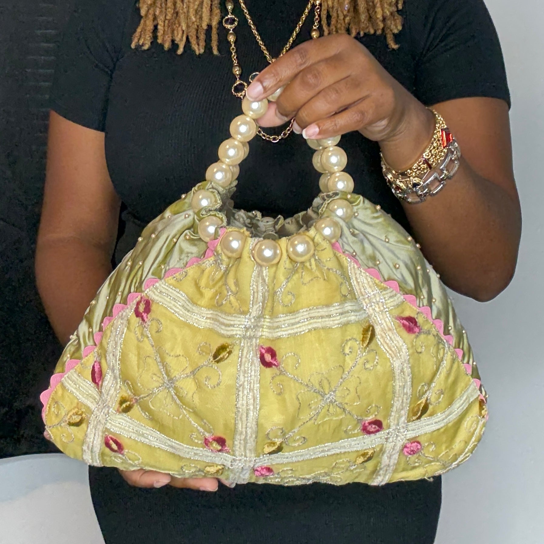 Le Pearla Bag – The Consignment Mixer